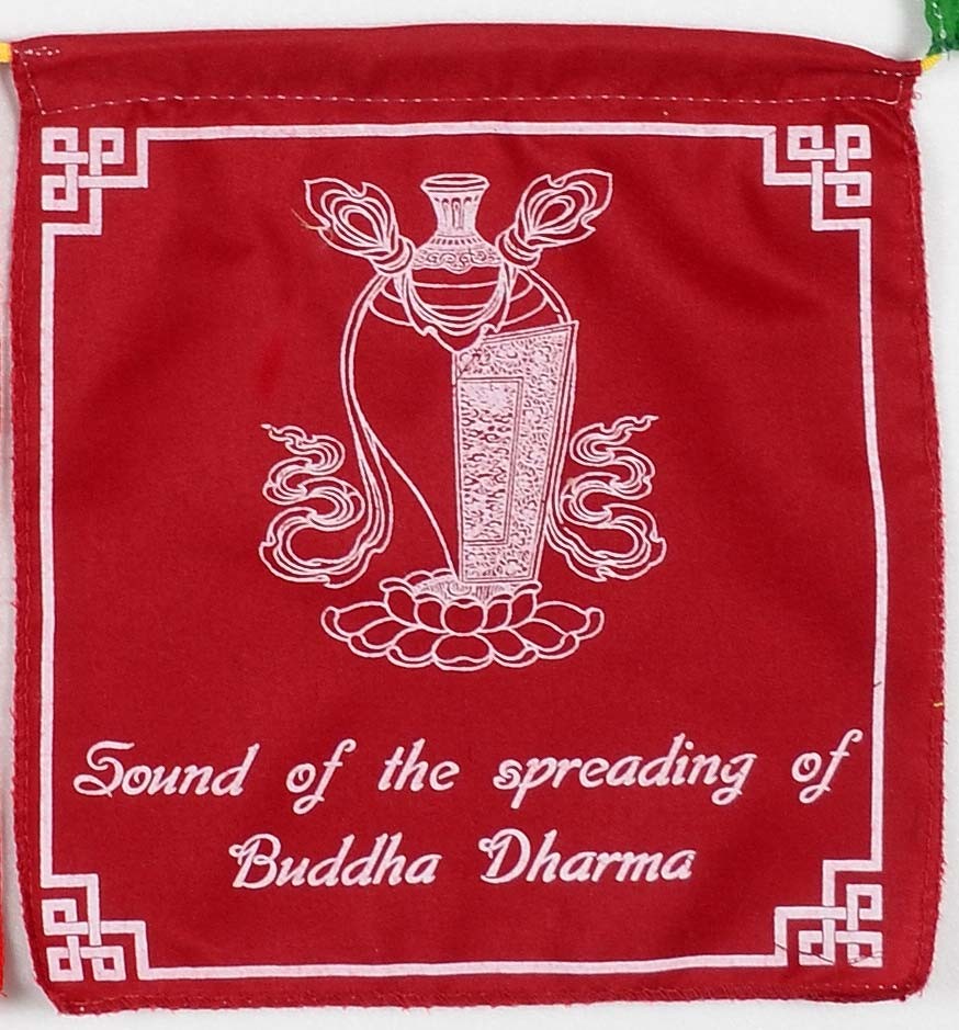 Gebetsfahnen mit Tashi Tagey