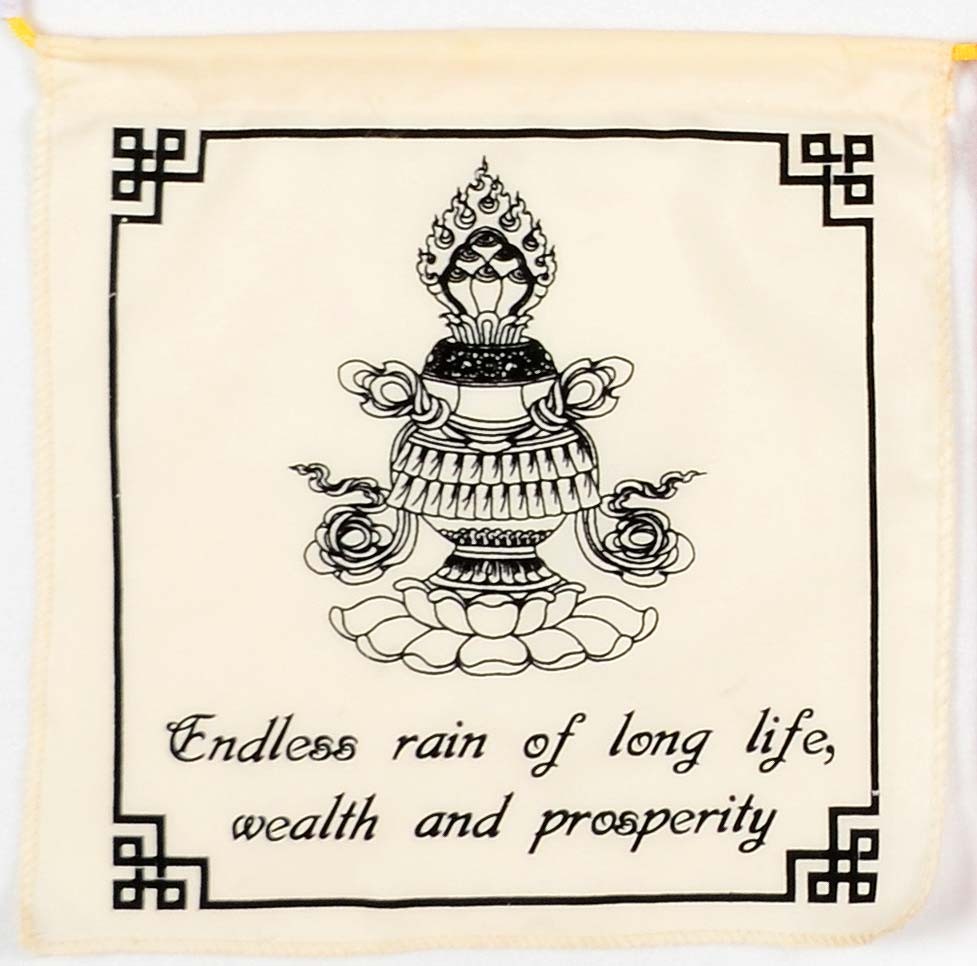 Gebetsfahnen mit Tashi Tagey